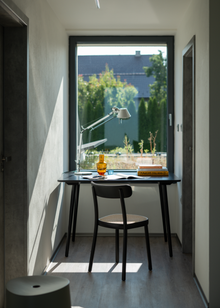 La Zitta Chair: Silent Minimalist | Ton